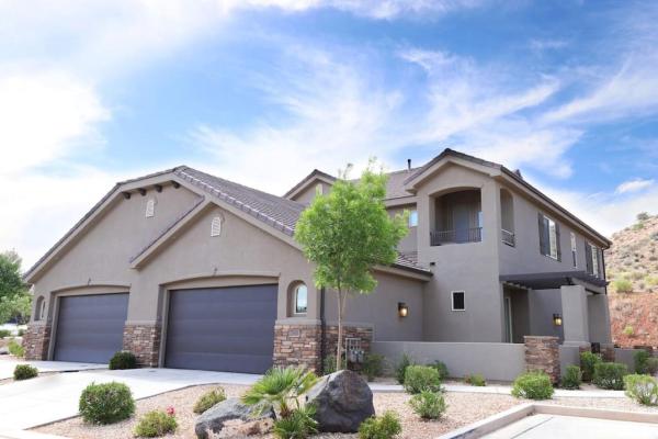 Zions Gate Ii Near Zion Np And Sand Hollow - Rocky Mountains