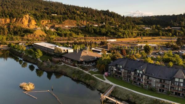 Best Western Plus Hood River Inn - Mount Hood, OR