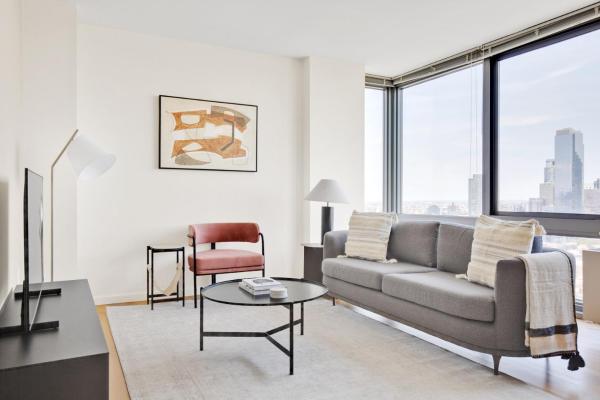 Lic 2br W Wd Elevator Doorman Nr E River Nyc-849 - Queens