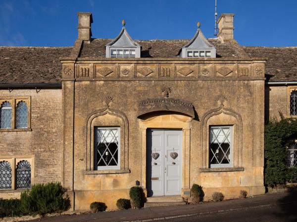 Pineapple Spa Cottage - Stow-on-the-Wold