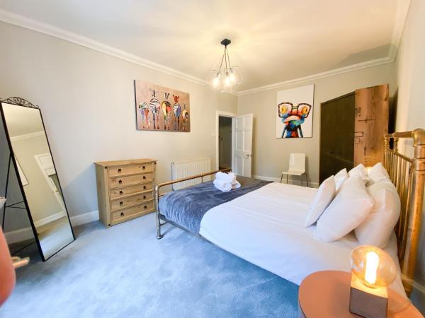 Rose Street's Hidden Treasure- 2bed Newly Refurbished Apt - Edinburgh, UK