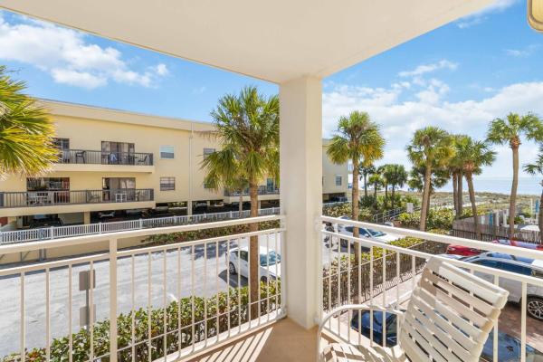 Top Floor Direct Beachfront - Madeira Norte #510 - Madeira Beach, FL