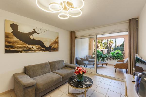 T3 Avec Terrasse, Parking & Piscine - Proche Plages Et Randos - Le Mérou - Porquerolles