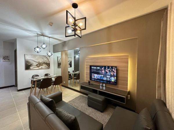 Spacious Resort-type 2 Bedroom Condo Unit W/ Parking Near Airport - 15 Mins Away - Las Piñas