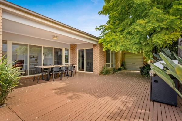 Shallow Water Retreat - Phillip Island