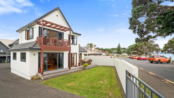 Remarkable Red Beach - Red Beach Holiday Home - Waiwera