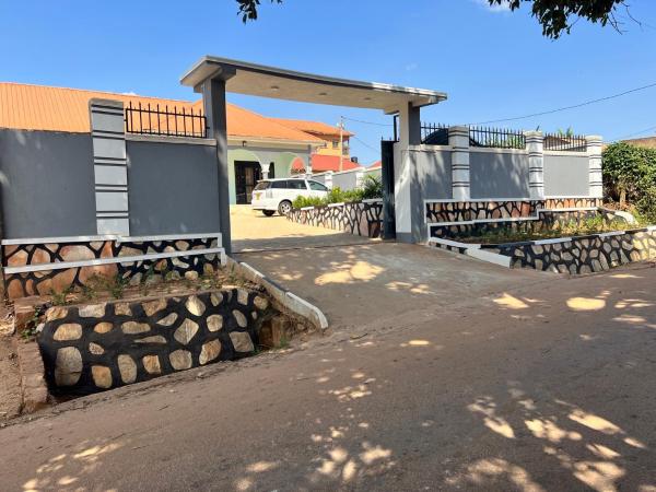 Beautiful Family House - Kampala