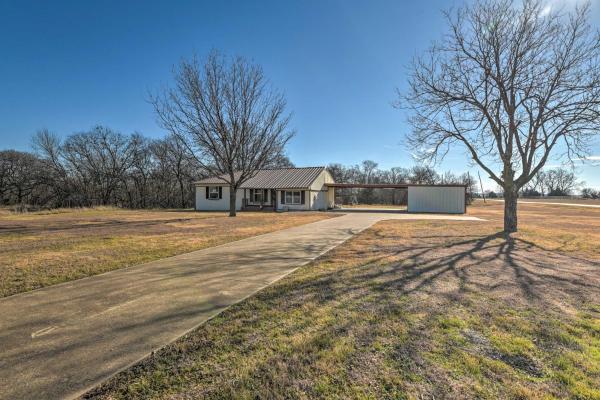 Charming Palmer Family Home On 5 Acres! - Ennis, TX