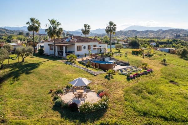 B&b With 2 Private Studios, Shared Pool & Jacuzzi. - Alhaurín el Grande