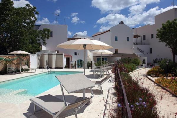 Rosso In Corte - Salento - Corte Dei Colori - San Cassiano