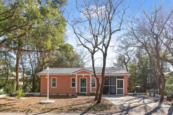 207 W Cooper Coral Cassita Central Location - Folly Beach, SC