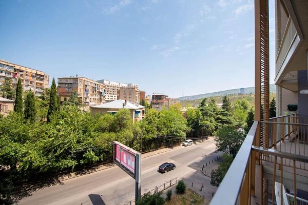 Modern 1br Apartment - Self Check-in - 5 Min To Delisi Metro - Balcony - Fully Equipped For Long Stays - Tbilisi