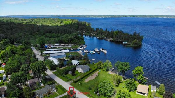 Fun Place With A Sandy Beach For Swimming, Boating, And Fishing, Featuring 3 Available Cabins - Lindsay