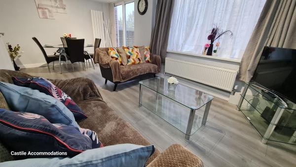 Blueville House, Bluewater, 4 Bedroom Houses, Greenhithe, Dartford, Kent-hosted By Castile Accommodations Ltd - Dartford