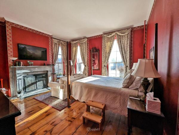 Cromwell Manor Inn - Washingtonville, NY
