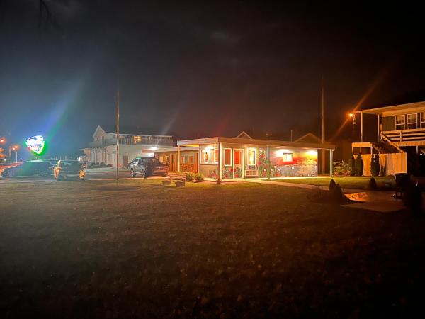 The Cedar Motel - Sandusky, OH
