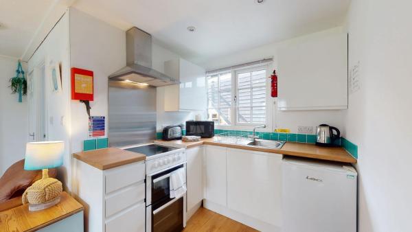 31 Tudor Court, Tolroy Manor - Praa Sands
