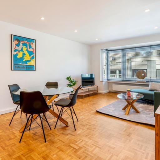 Fantastically Located Modern Apartment With Garage Available - Ostend