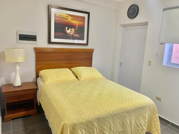 1 Bed Apartment Sleeps 2 - Pool Parking Wifi - Aruba