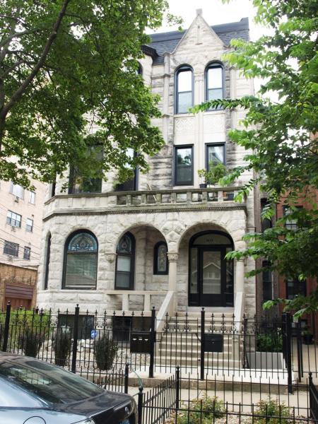 Stone Mansion Sleeps 10-20 Free Tv & Parking - Chicago, IL
