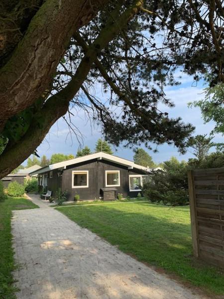 Nyistandsat Sommerhus I Hornbæk,tæt På Vand Og By - Denmark