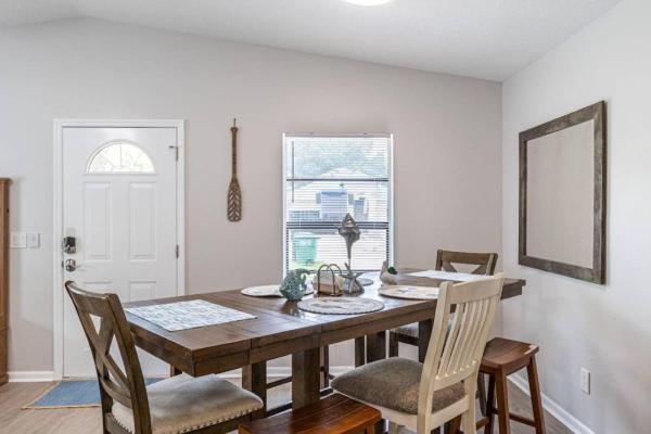 Shells Of Paradise A Cozy, Pet-friendly Tampa Home With Heated & Screened Pool 4 Miles To Adventure Island And Busch Garden - Tampa, FL