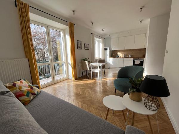 Charming Apartment In Old Mokotów - Varsovia