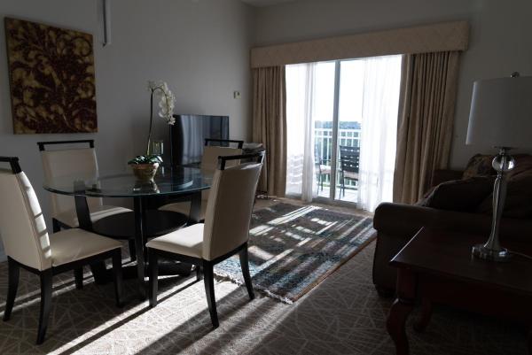 The Point Hotel & Suites - 705s Luxury - Pool View - Close To Universal - Camping World Stadium - Orlando