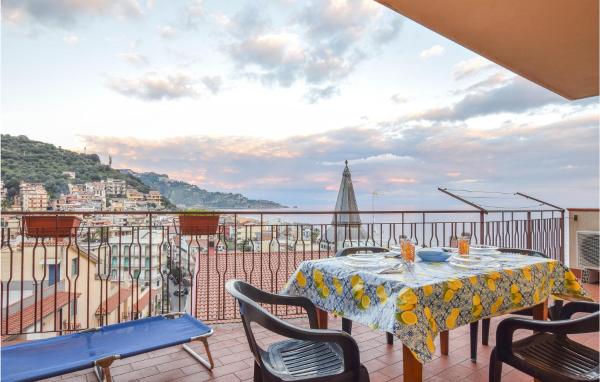 2 Bedroom Nice Apartment In Giardini Naxos - Giardini-Naxos