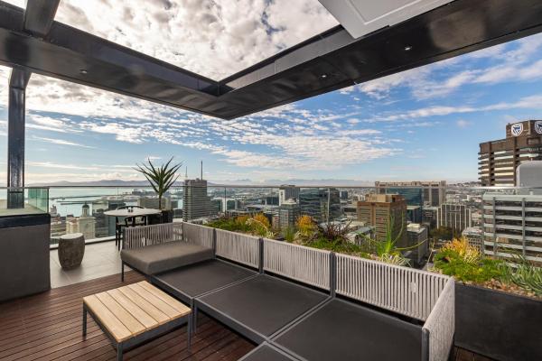 Beautiful Family Apartment With Amazing Views @ 16 On Bree - Cape Town