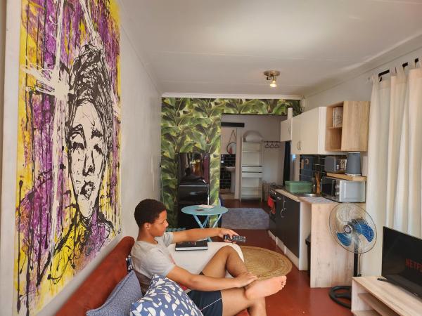 Trendy Johannesburg Cottages - Edenvale