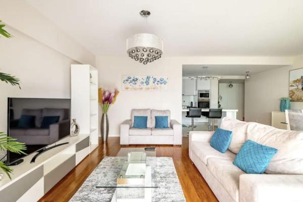 Luxury Poolside View Apartment - Madeira Island