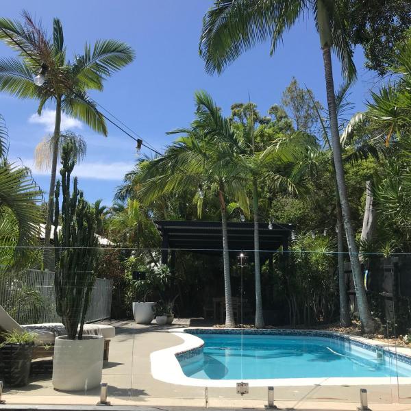 Palm Springs Vibe - Gorgeous Large Home, Superb Location - Noosaville