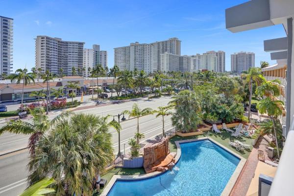 Royal Beach Palace - Wilton Manors, FL