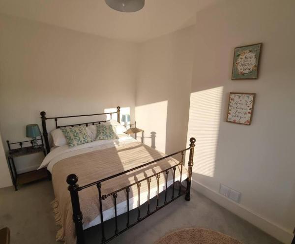 Modern 4-bedroom Townhouse With Private Garden - Wales