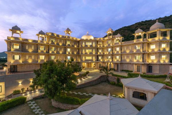 Traavista Aravali Mahal - Luxury Lake View Heritage Resort In Udaipur - Gujarat