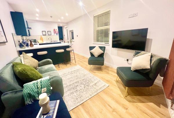 Gorgeous Newly Renovated 2 Double Bed Flat - Swansea
