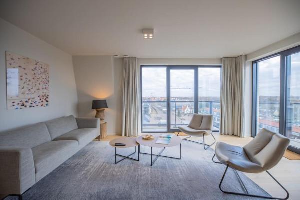 Georgie Light, Lofty Luxurious - Sint-Laureins