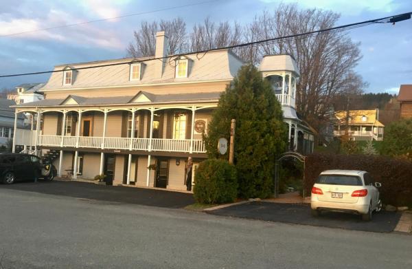 Au Vieux Presbytère De Saint-léon - Quebec