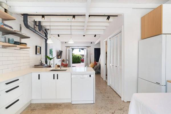Stylish, Comfortable And Pet Friendly Home In The Heart Of Kensington - Walkerville