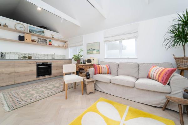 8 Beach Court - St Ives