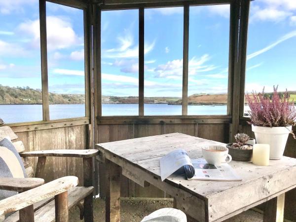 Coastal Chic Waterfront Studio - Kinsale