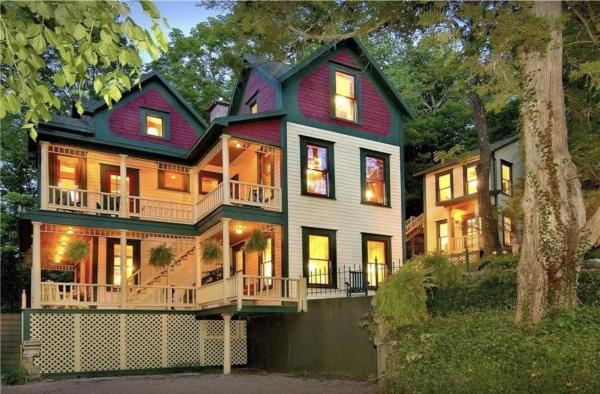 The 1883 Peabody House Bed & Breakfast - Eureka Springs, AR