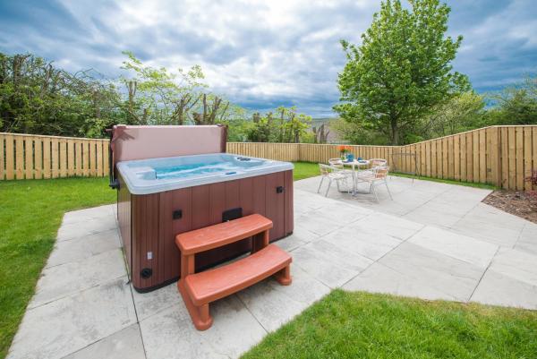 Maple Cottage With Hot Tub - Dundee