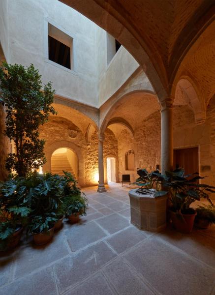 Casa Palacio Paredes Saavedra By Atrio - Casar de Cáceres