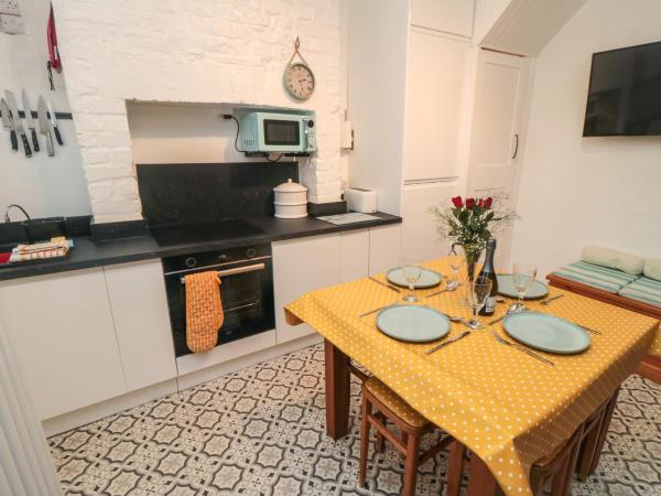 Saints Cottage - Scarborough