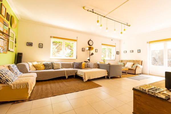 Pineapple Surf House - Peniche