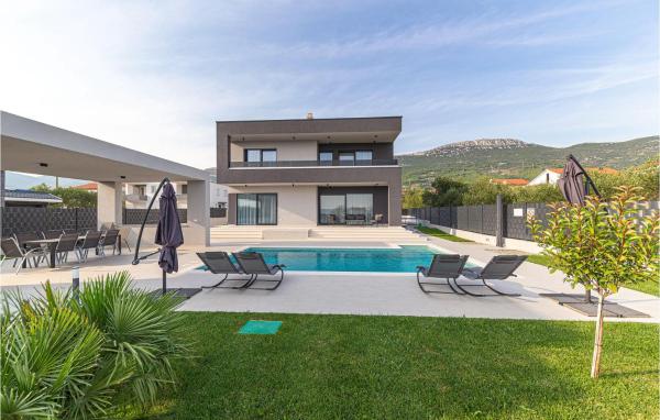 4 Bedroom Stunning Home In Kastel Stari - Split