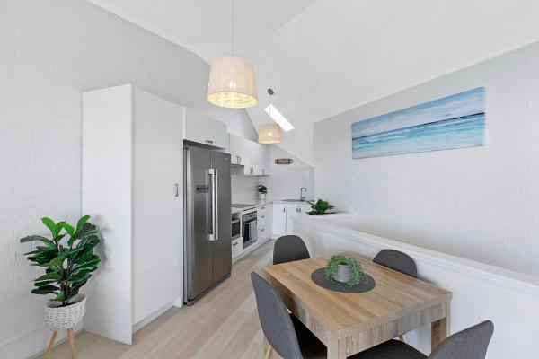 Pacific Breeze 11 - The Entrance