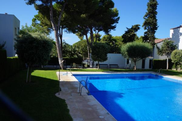 Piso Muy Moderno Para 4 Personas Y Una Cuna A 7 Min Caminando A La Playa, Con Aire, Balcón Con Vistas Y 2 Piscinas - Cádiz